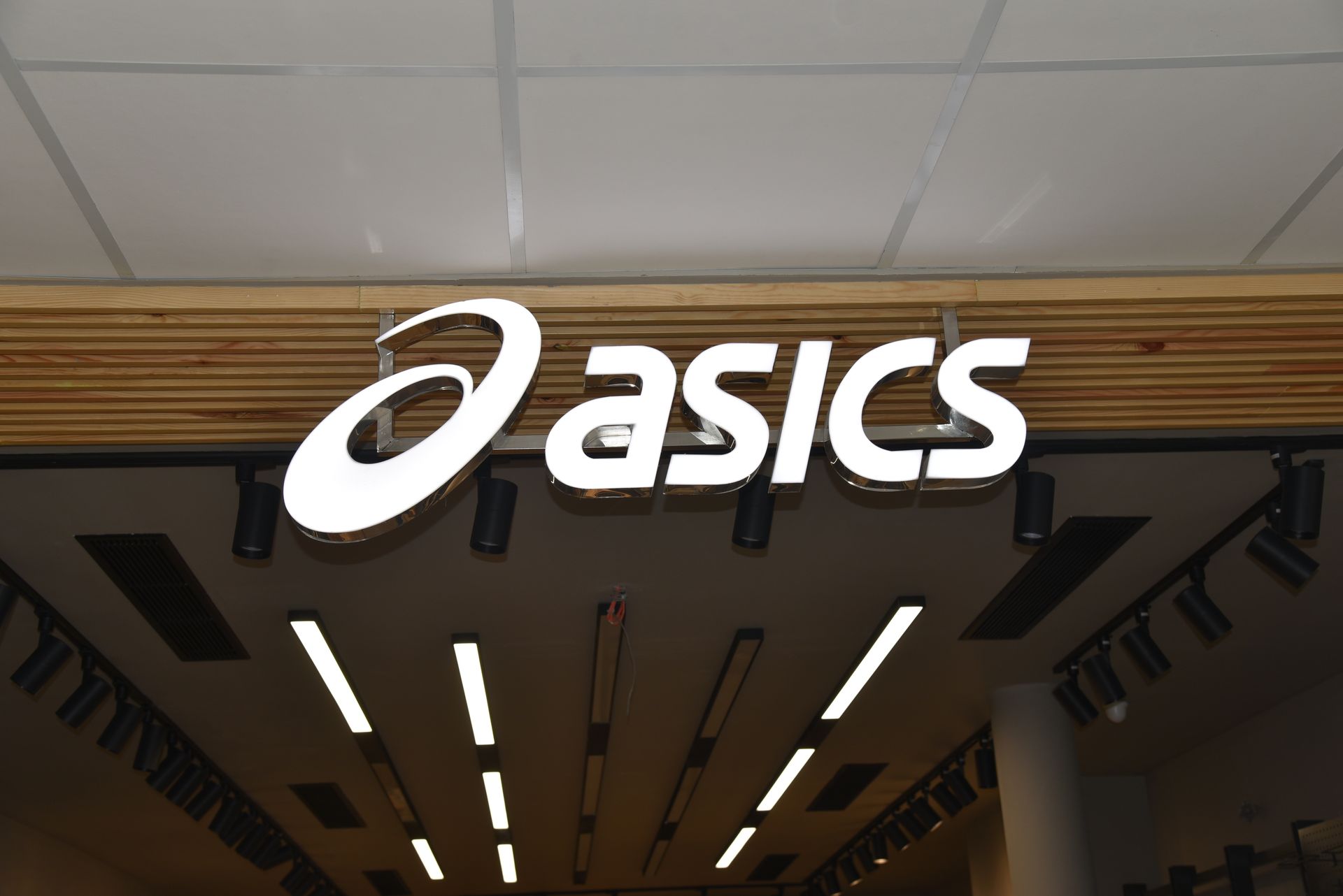 Dubai Signage Manufacturers | Thunder & Neon — Custom Signs